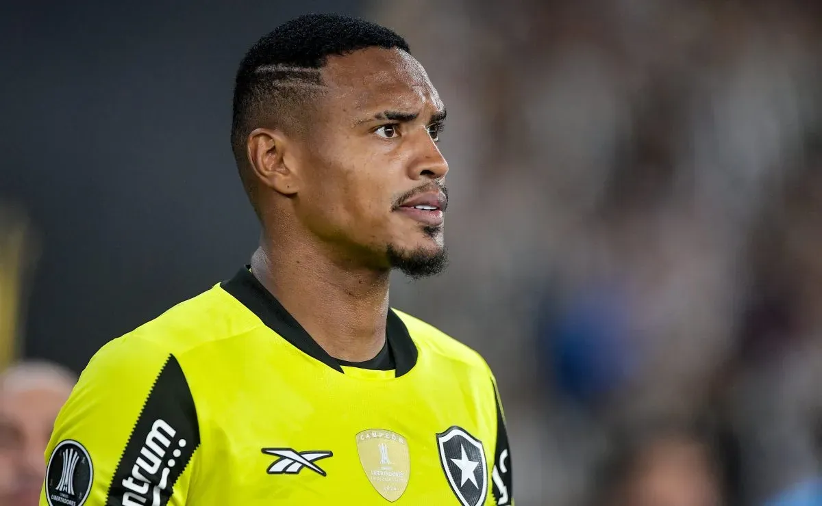 Goleiro John deixando o Botafogo para assinar com o Manchester United ...