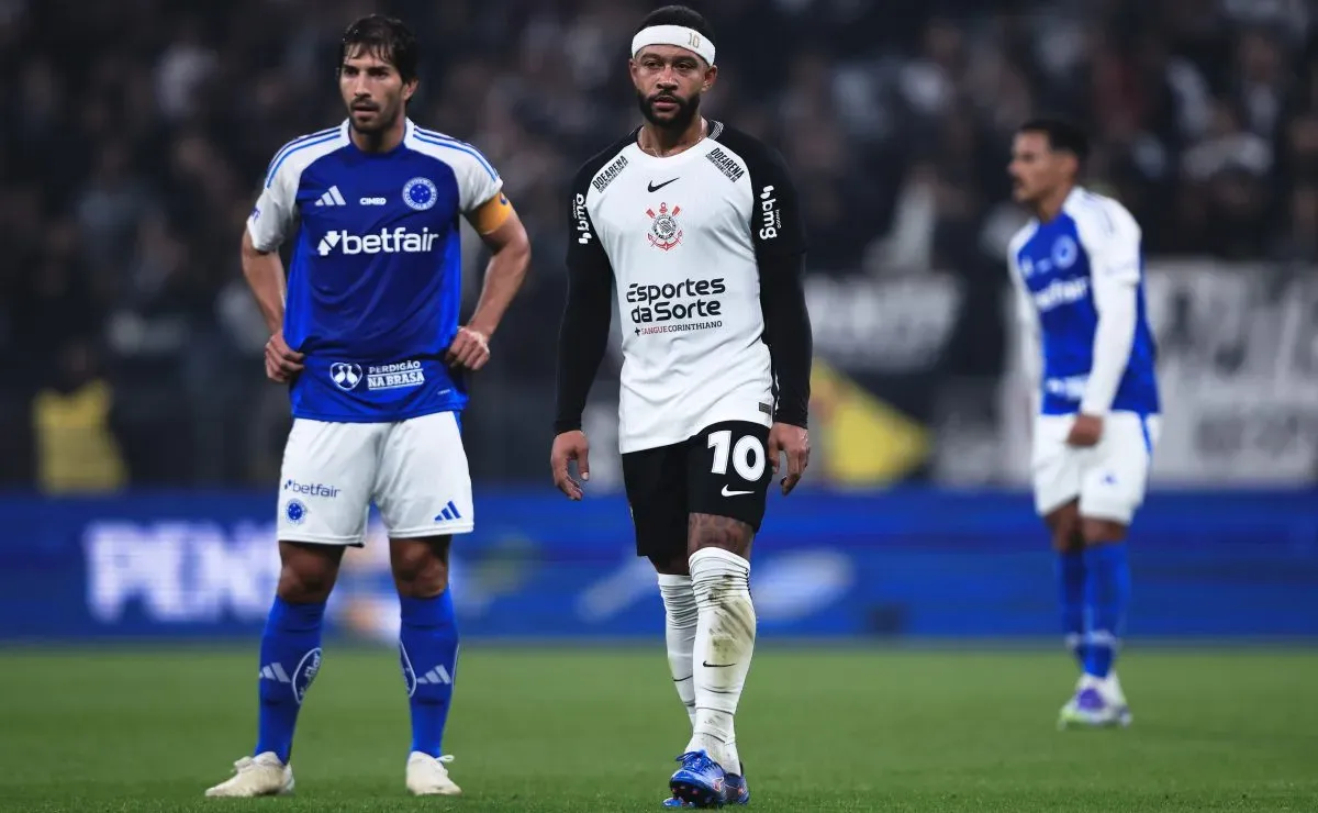 Câmeras flagram Fabrício Bruno debochando de Memphis Depay em ...