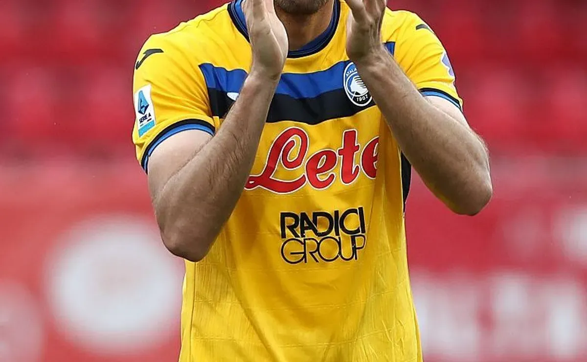 São Paulo conversa com representantes de Rafael Tolói sobre volta ao clube