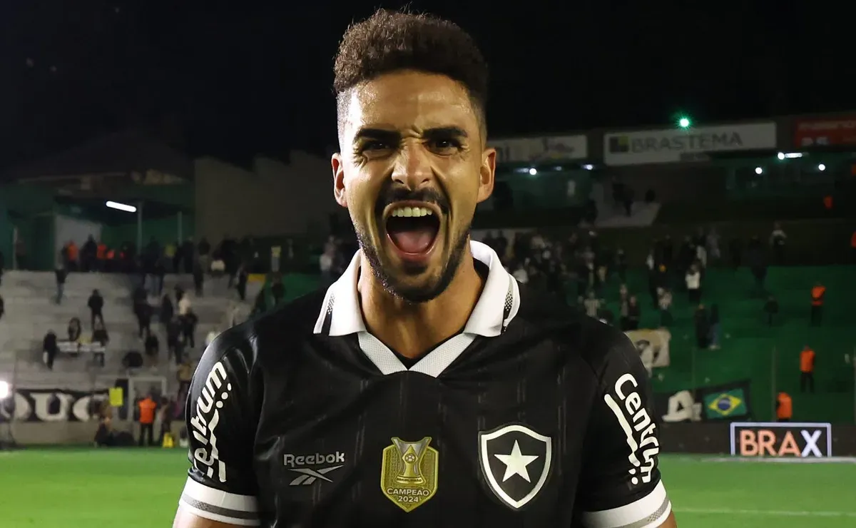 Chris Ramos surpreende com posicionamento após chegada no Botafogo