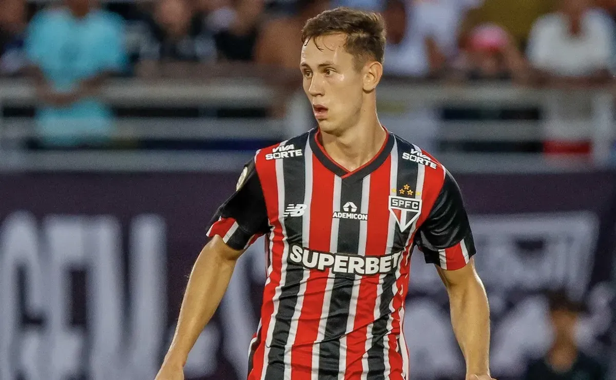 O lateral que pode aparecer com a saída de Patryck do SPFC