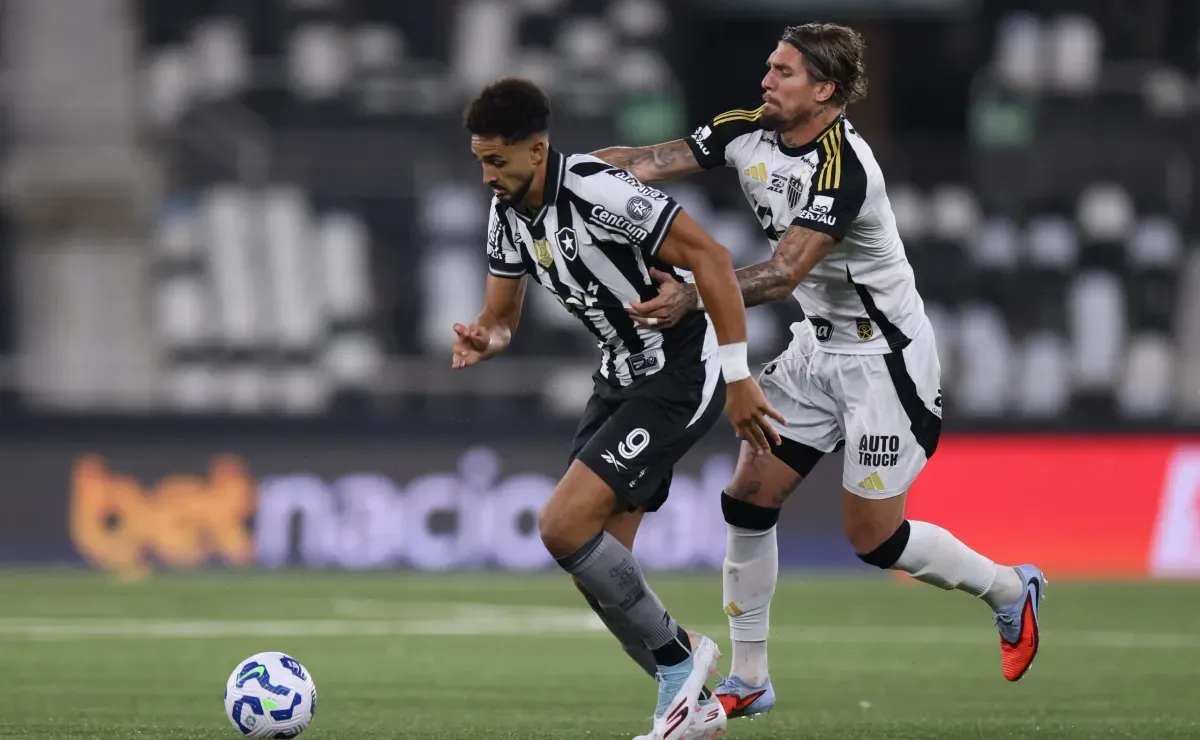 Torcida do Botafogo provoca o Atlético-MG e canto nas arquibancadas ...