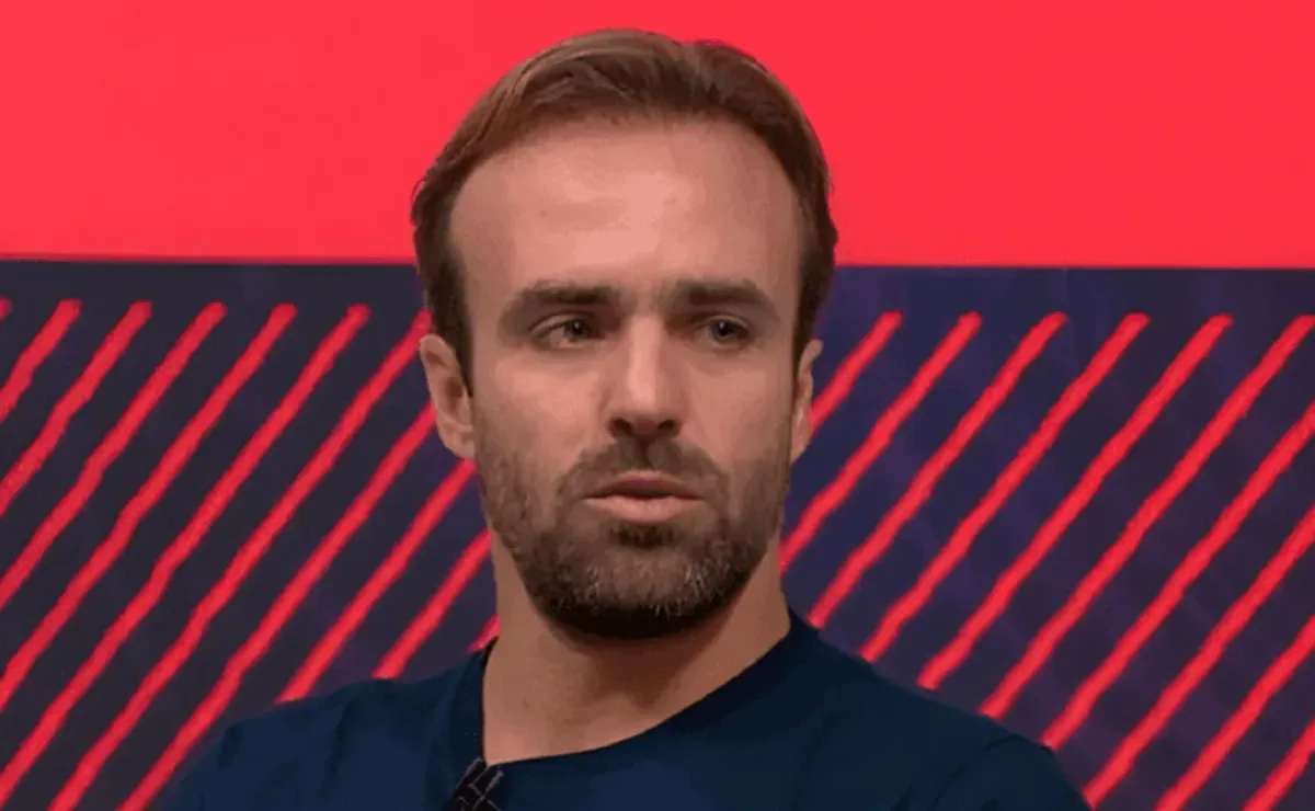 Roger Flores elogia e se rende ao talento de Vinícius Júnior