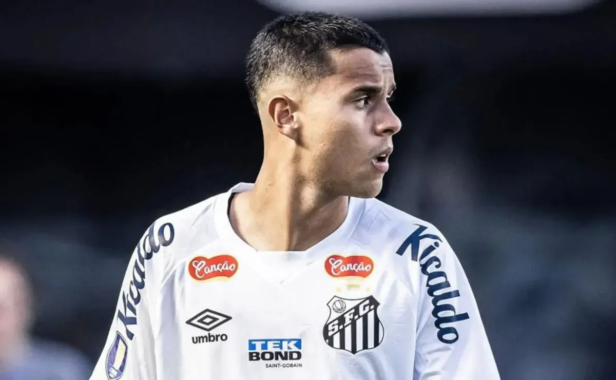 Hyan pede rescisão com o Santos por falta de oportunidades no elenco
