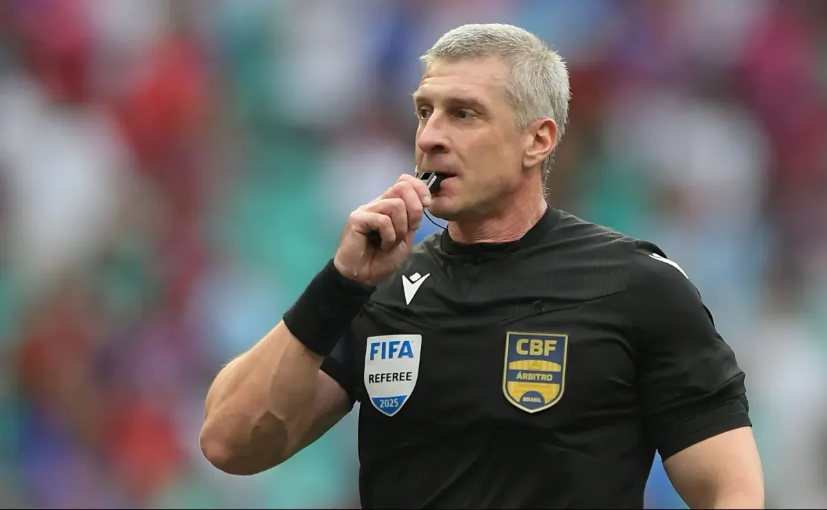 Anderson Daronco apita Vitória x Botafogo e divide opiniões dos alvinegros