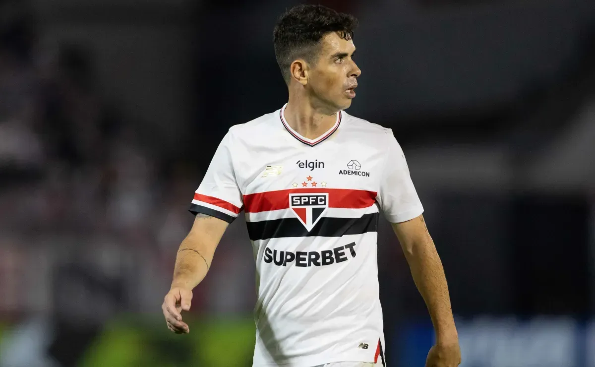 Oscar apresenta alteração cardíaca em exame e é internado pelo São Paulo