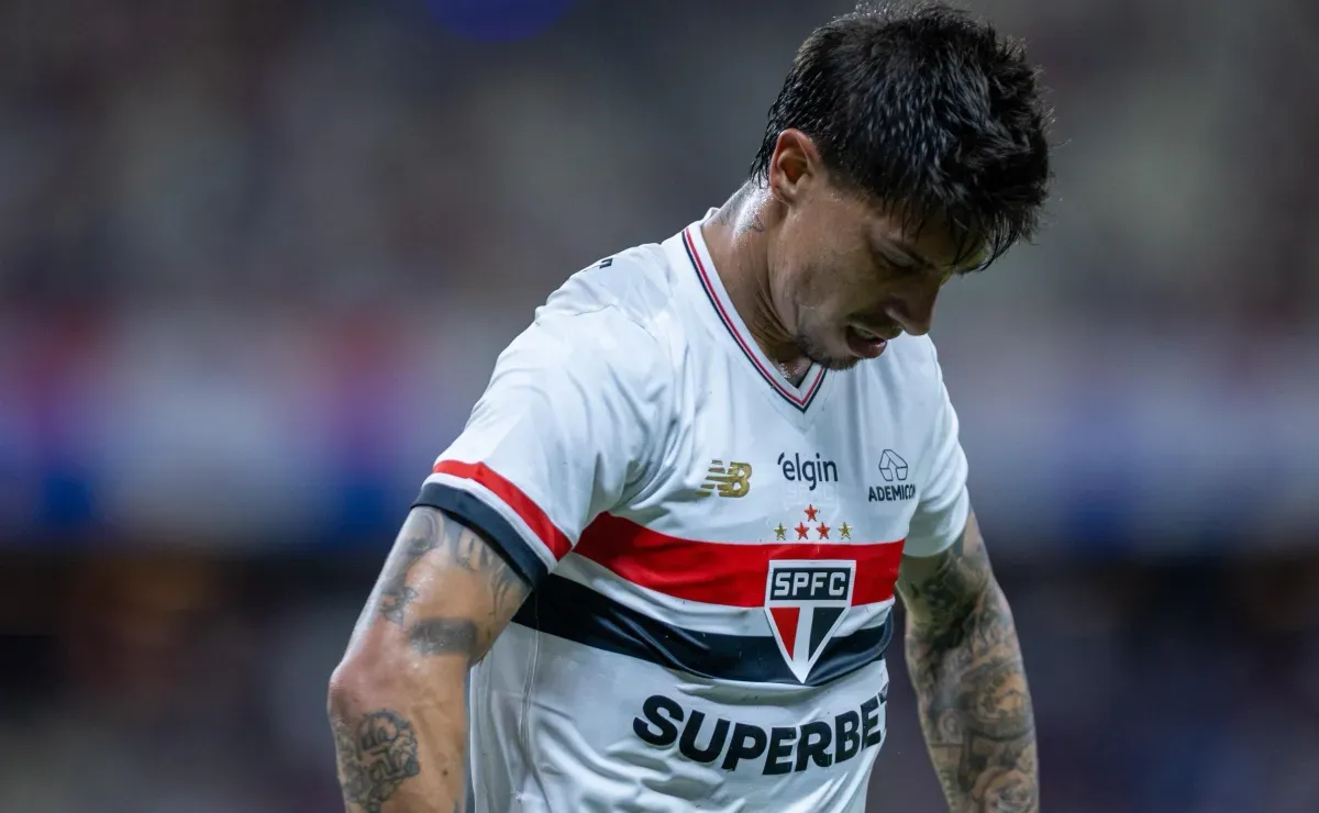 Vídeo: Rigoni perde gol em treino e irrita torcida do São Paulo