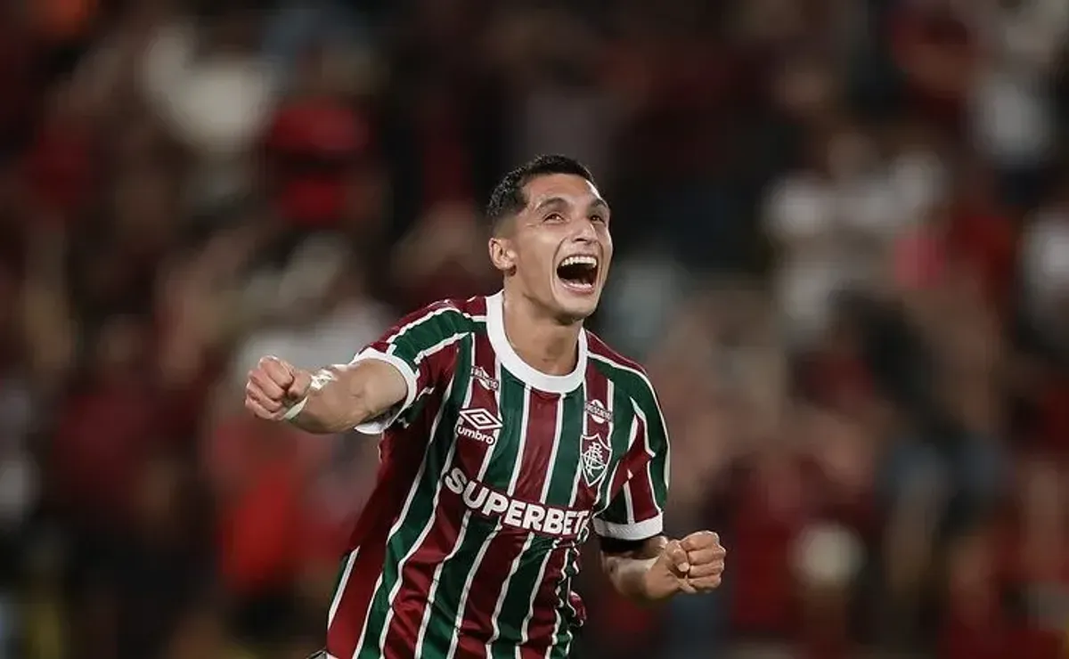 Serna assume artilharia do Fluminense no Brasileirão após gol no clássico
