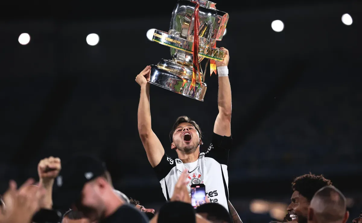 Romero provoca Palmeiras na festa do Corinthians após Copa do Brasil