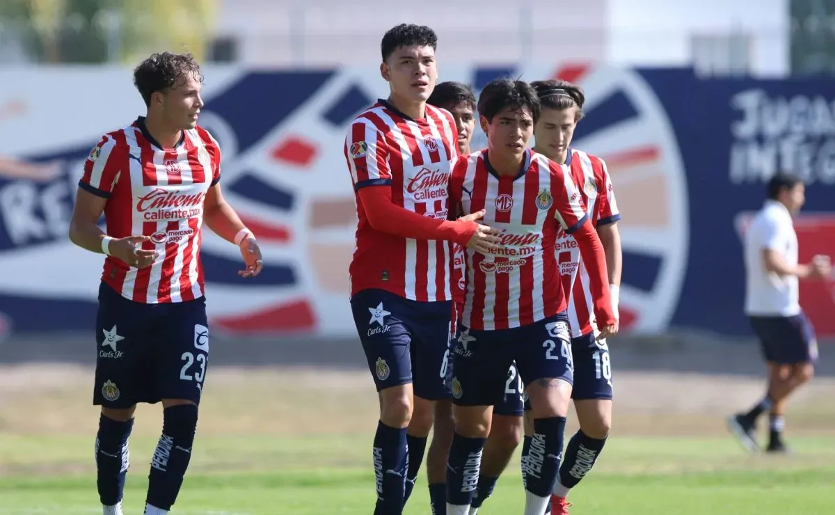 Luis Rey se va de Chivas a pesar de rendir mejor que otros defensores