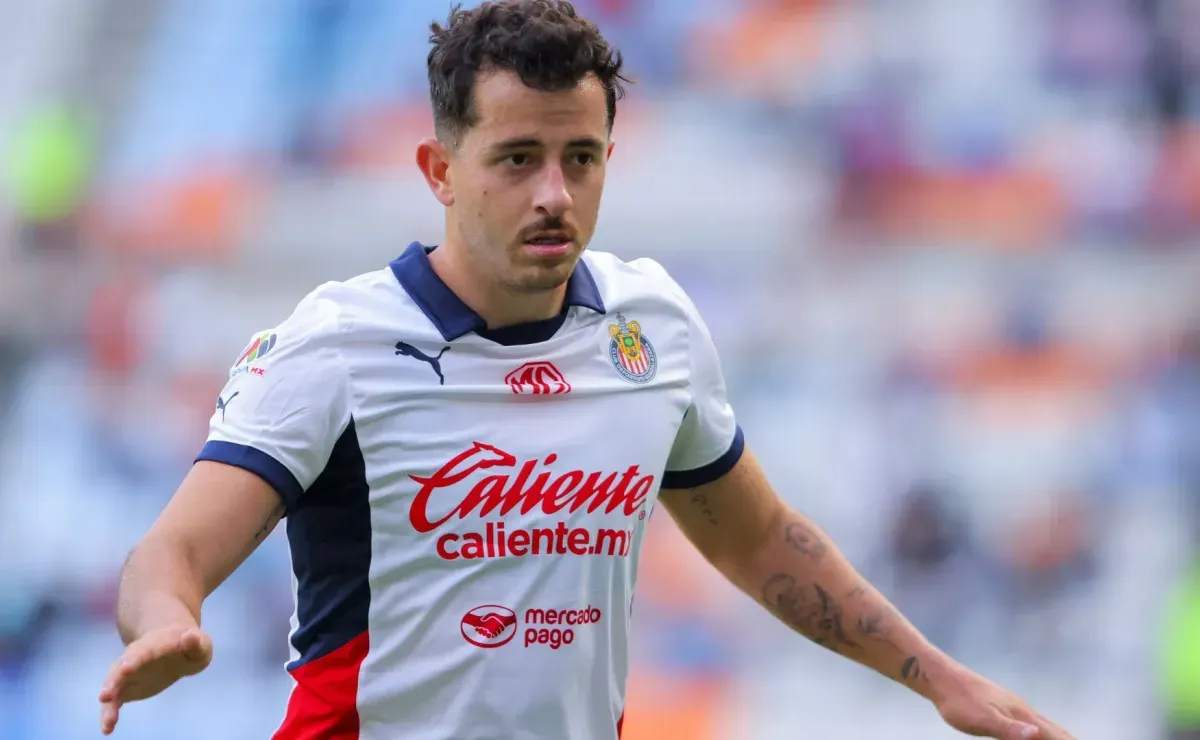 El video de Chivas que confirmaría la salida de Alan Mozo