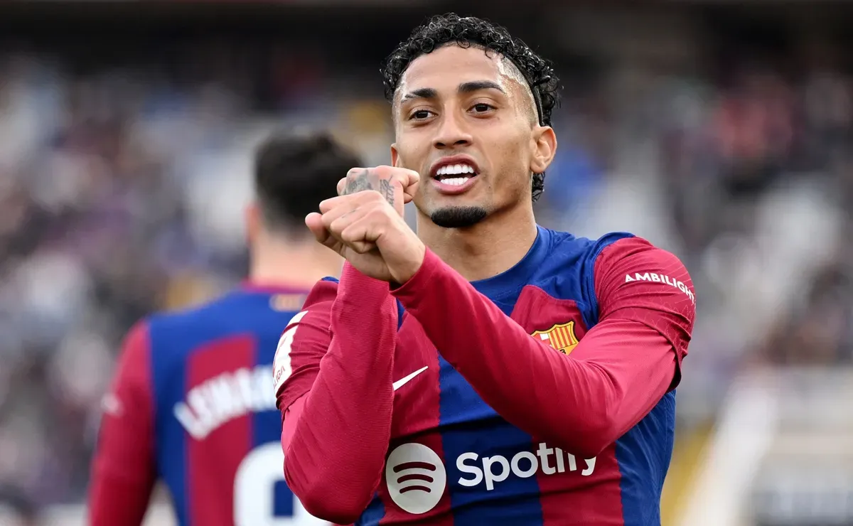 Raphinha repeats famous gesture of Neymar and Ronaldinho in FC ...