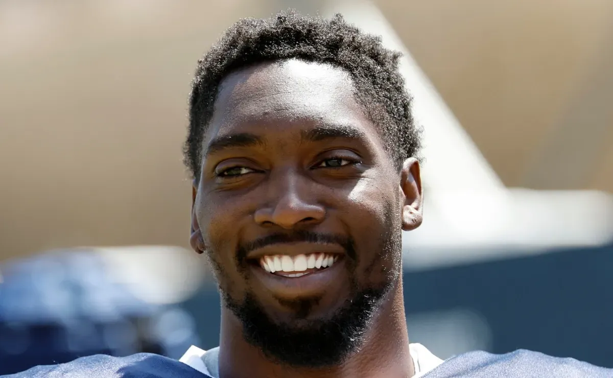 DeMarcus Lawrence gets real about Dallas Cowboys controversy between Dak Prescott and Jerry ...