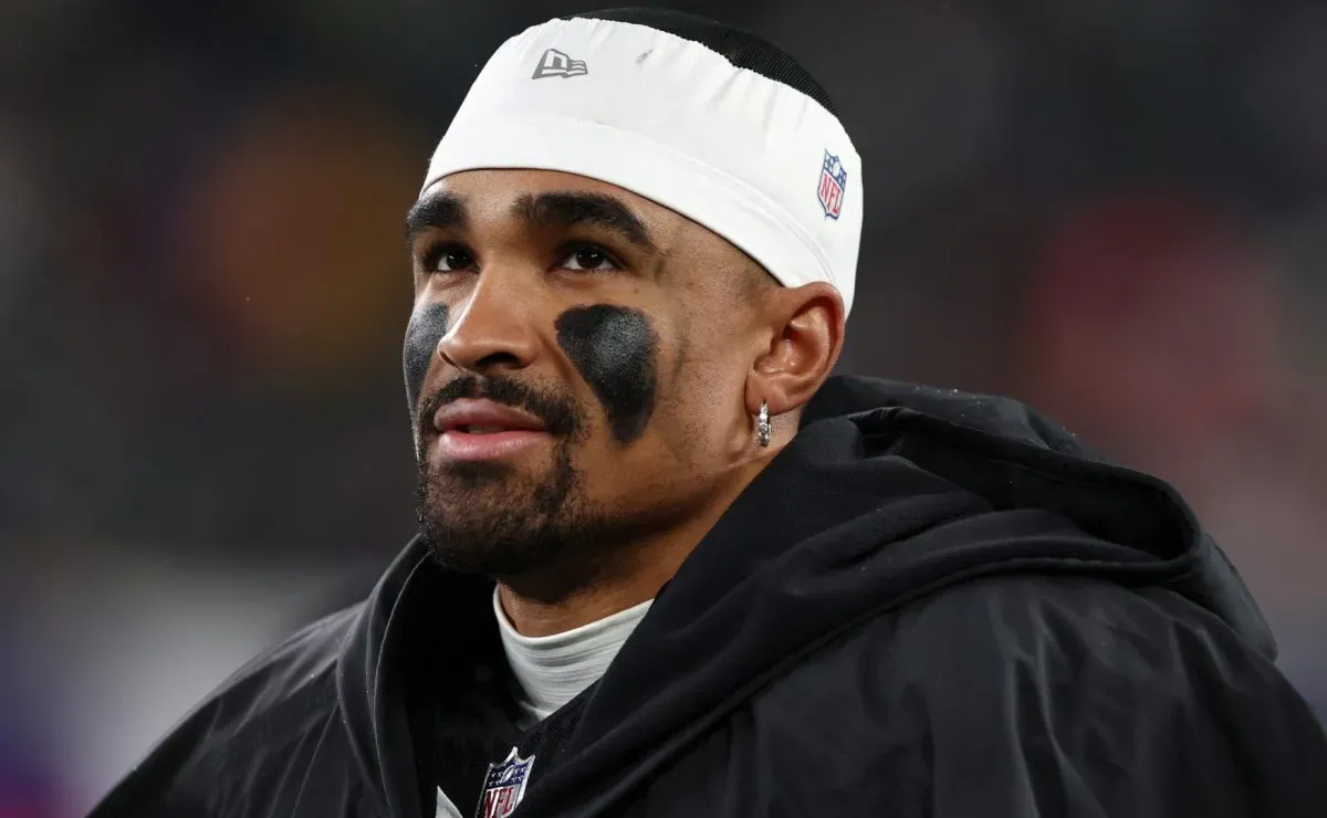 NFL News: Jason Kelce shows powerful gesture in defense of Jalen Hurts ...