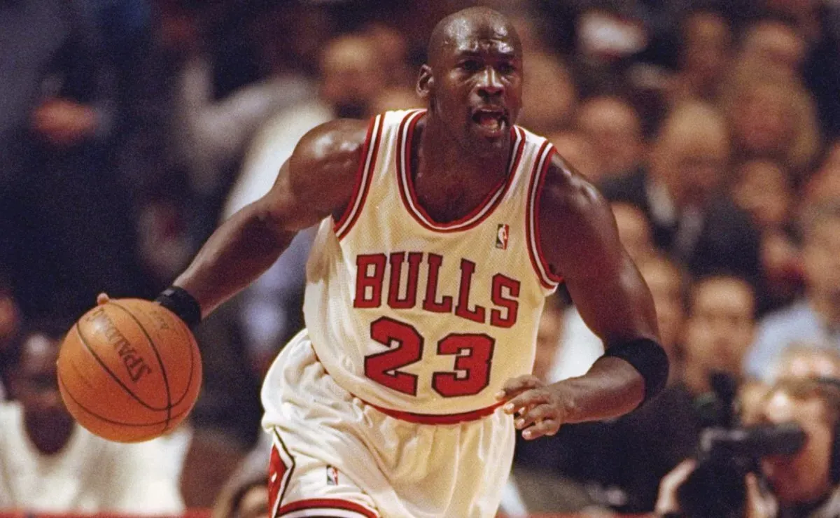 Phil Jackson, Former Bulls’ head coach, reveals who Michael Jordan saw ...