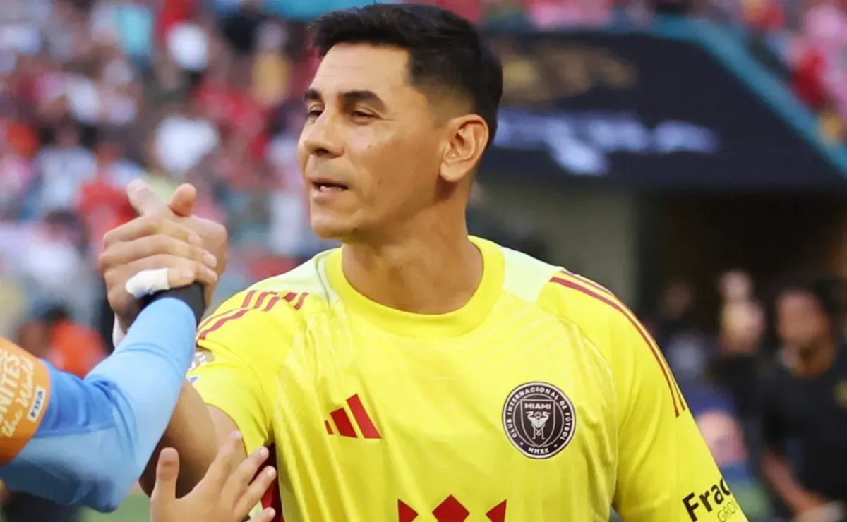Video: Oscar Ustari saves penalty to keep Messi, Inter Miami level with ...