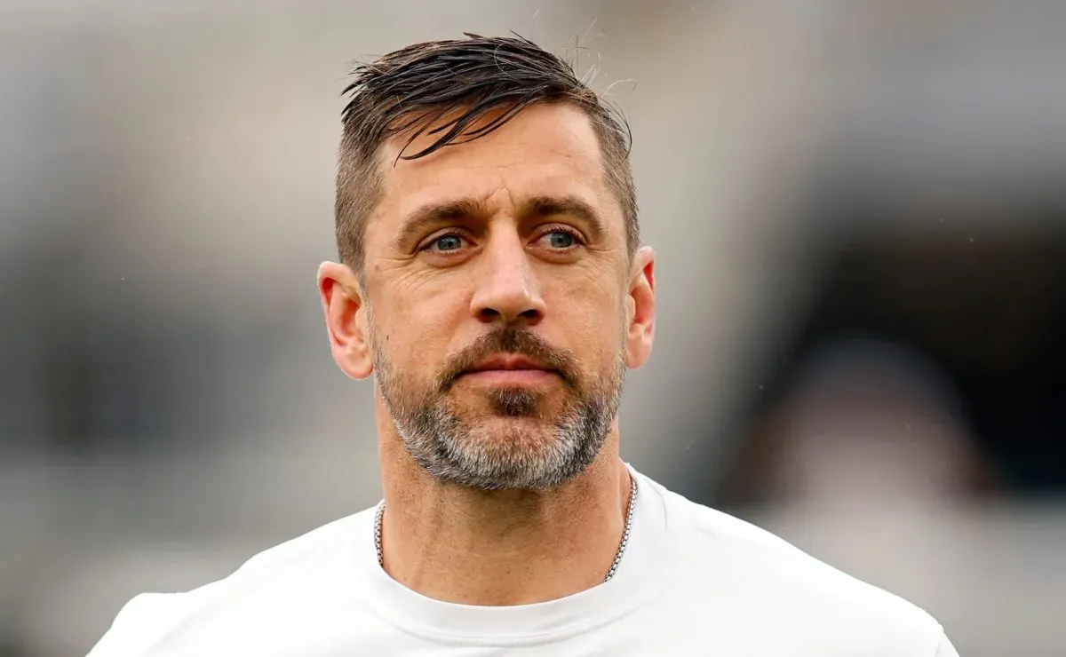 Aaron Rodgers reportedly played a big role in Mike Tomlin's decision to ...