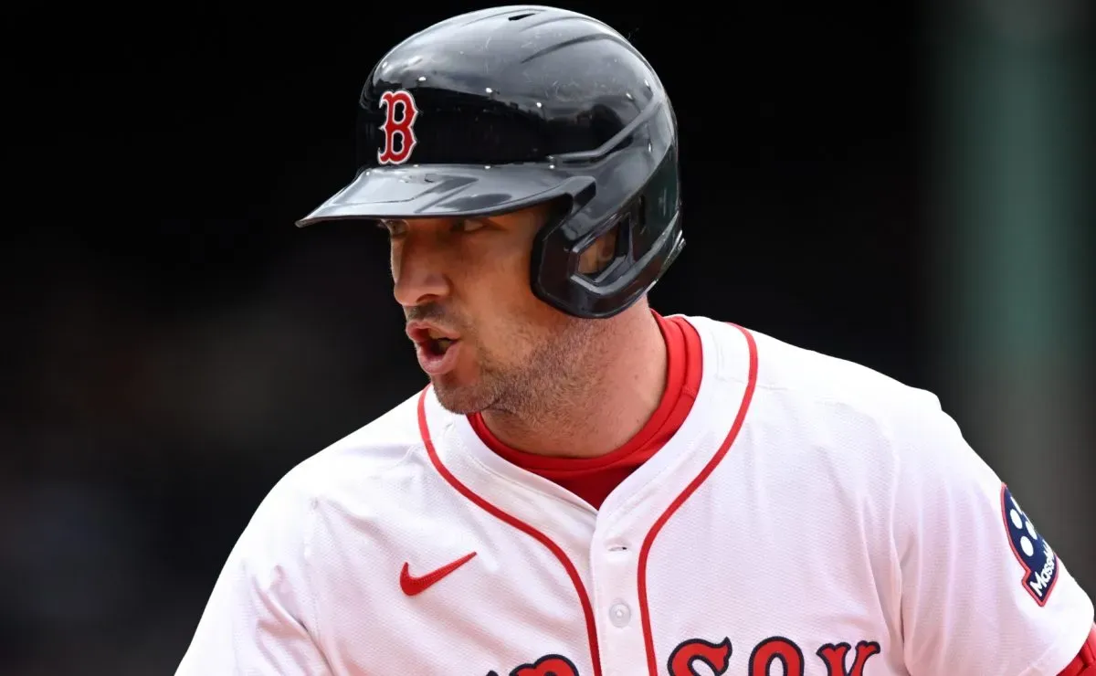 Alex Bregman's agent sends firm message to Red Sox as uncertainty grows after Rafael Devers ...