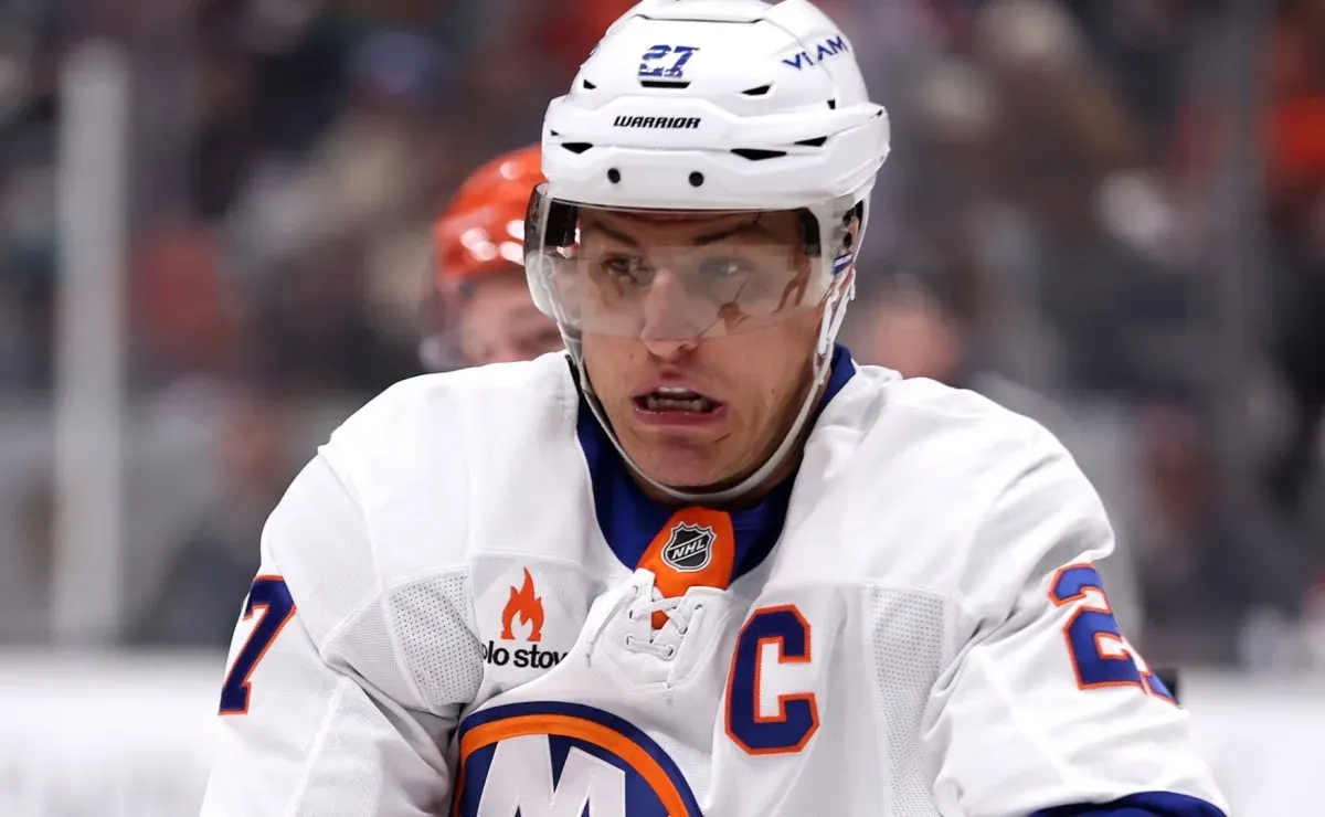 NHL News: Matthew Schaefer shares emotional moment with Islanders captain Anders Lee after being ...