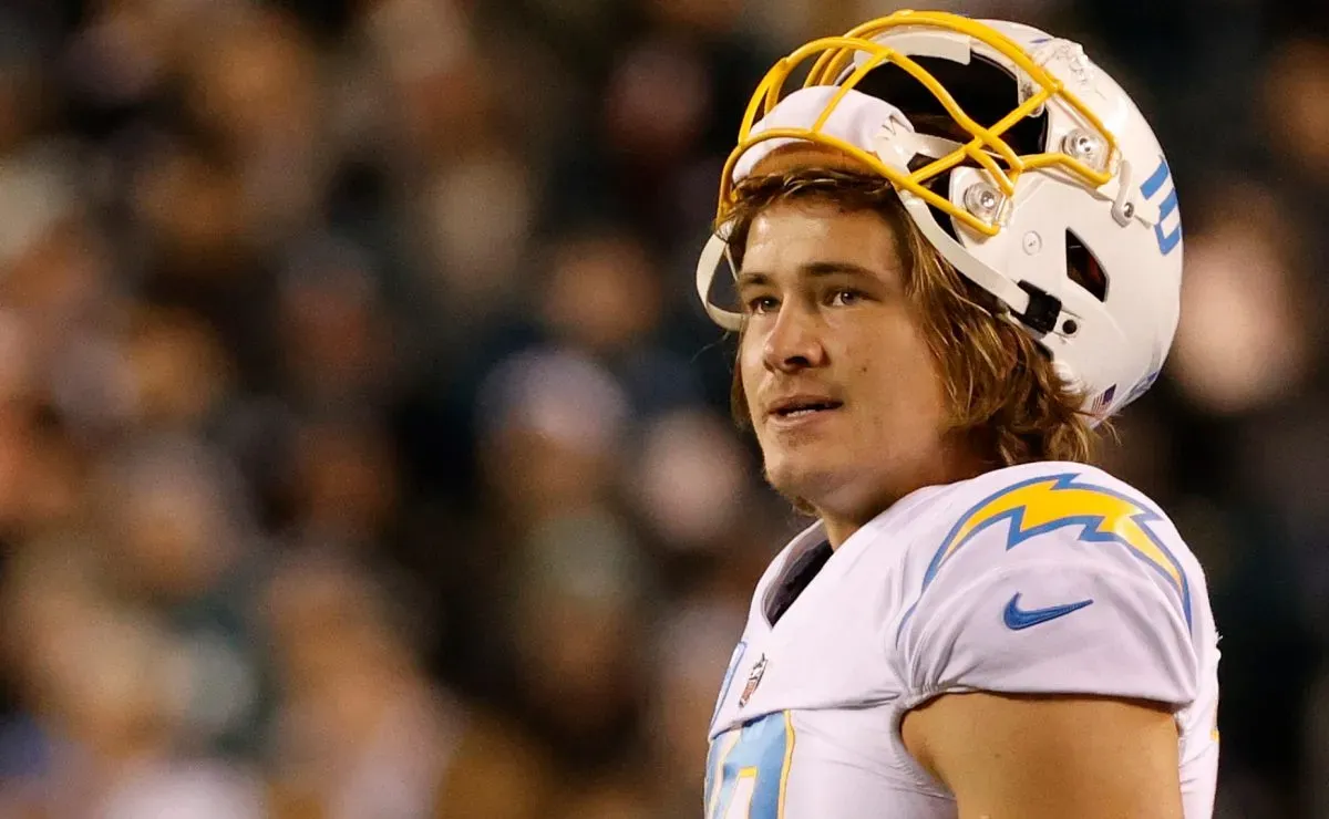 Insider provides major injury update on Justin Herbert's key Chargers ...