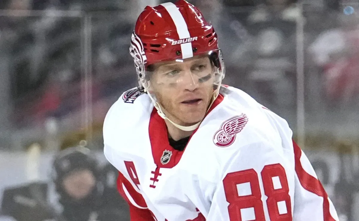 After stint with Patrick Kane's Red Wings and Connor Bedard's Blackhawks, Canadiens stun NHL by ...