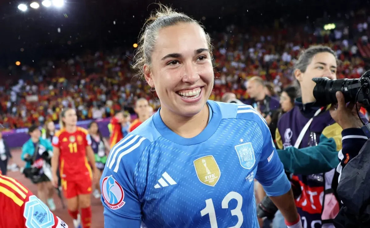 Cata Coll's profile: Who is the Spanish soccer goalkeeper? Age, height ...