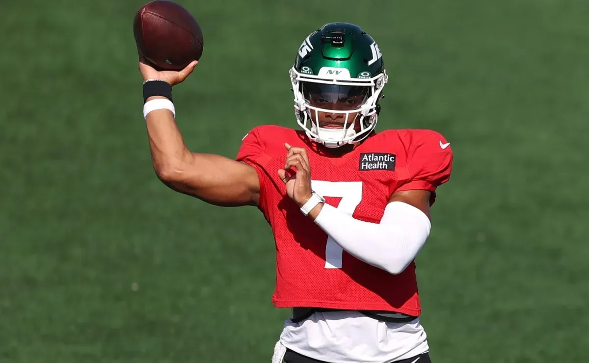 Jets insider provides new name to 'emerge' as Justin Fields' key weapon ...
