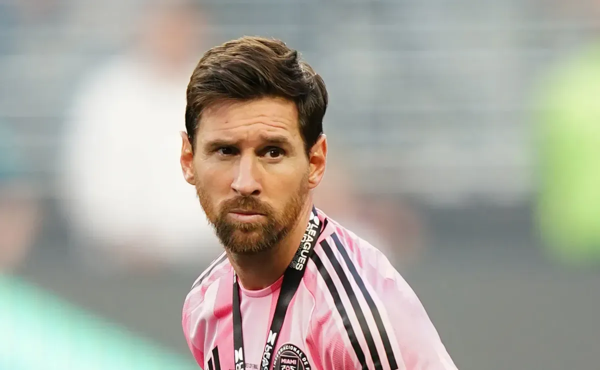 Sounders coach Brian Schmetzer had two words for Lionel Messi after ...