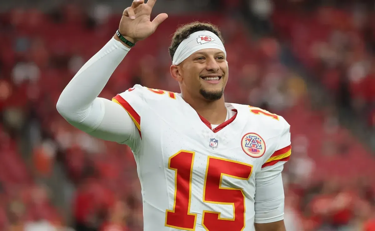 How many fans are attending the Chargers-Chiefs game in Brazil today ...