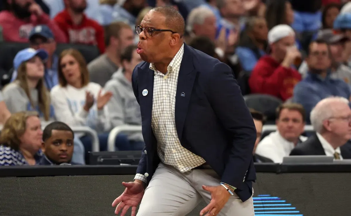 Hubert Davis opens up on the pressure he faces at UNC - Bolavip US