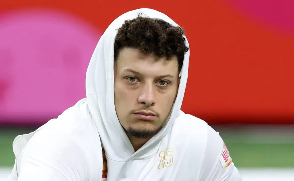 Patrick Mahomes breaks silence on Travis Kelce's dropped catch in Chiefs' loss vs Eagles ...