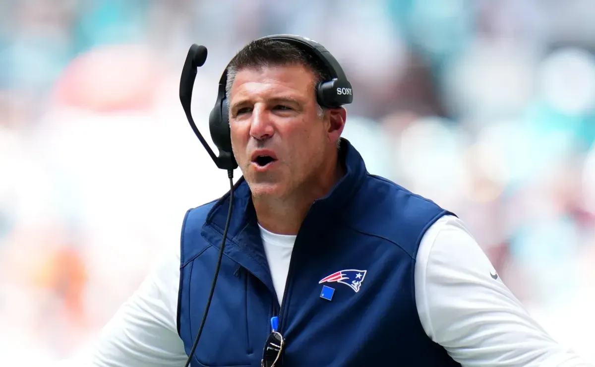 HC Mike Vrabel's memorable gesture to rookie Andy Borregales following ...