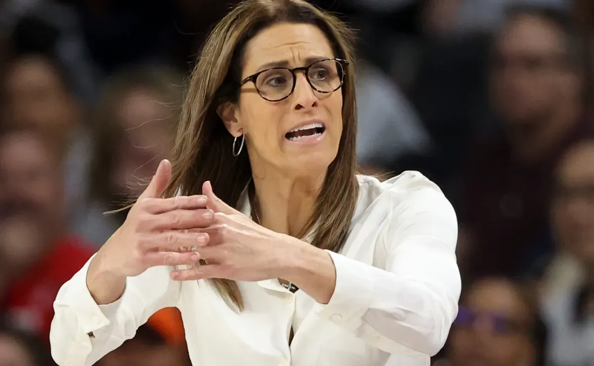 Stephanie White takes shot at WNBA refs after Fever's tough loss vs ...