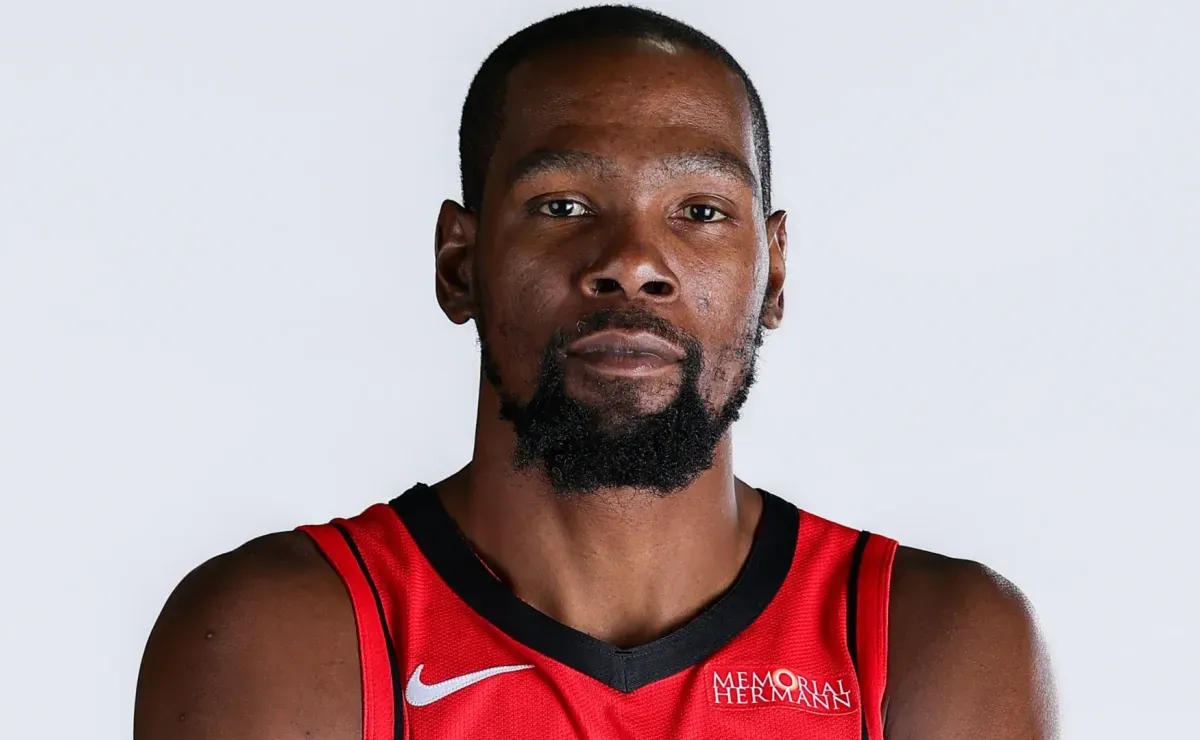 Kevin Durant reflects on a legend during his first press conference in ...