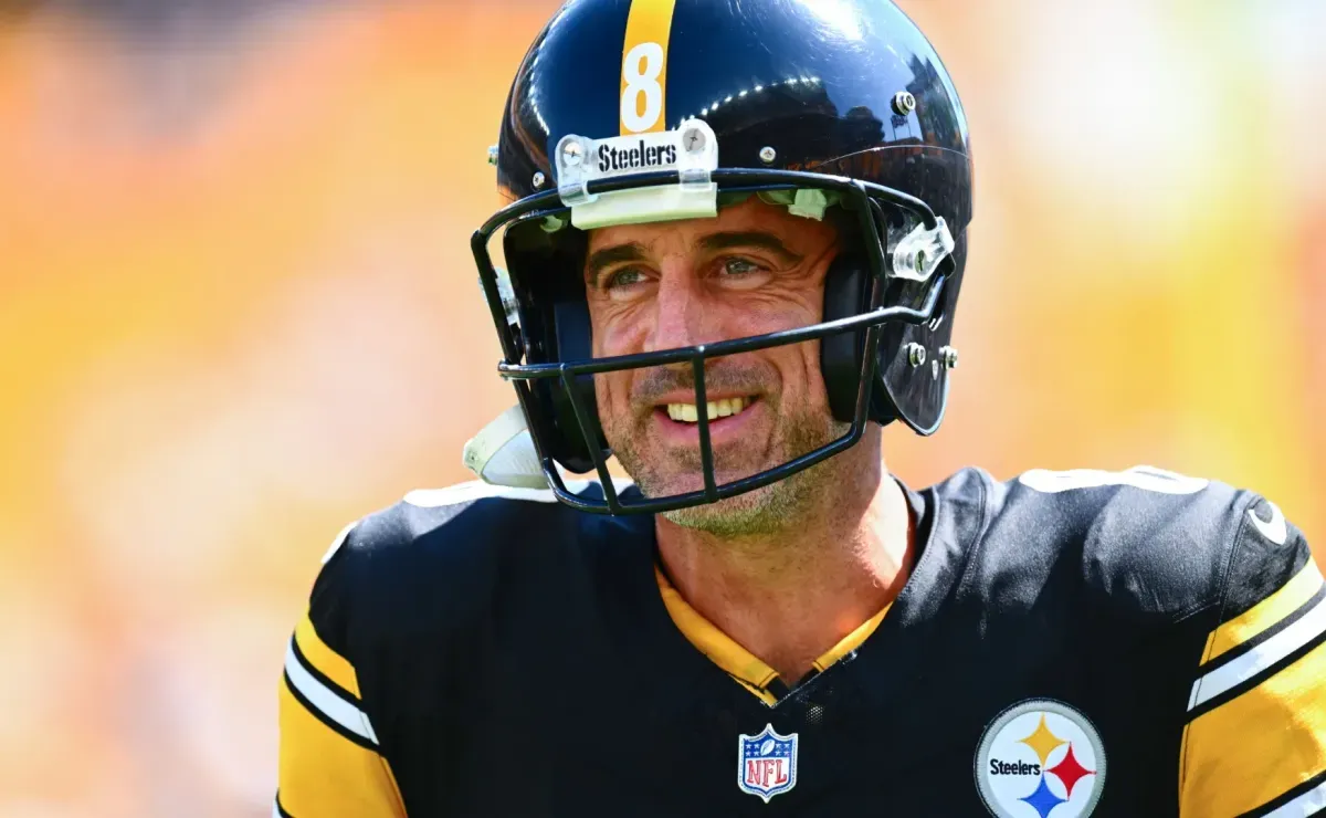 The oldest NFL quarterbacks of the 2025 season: Ageless veterans ...