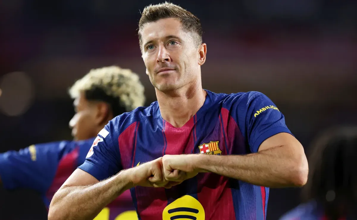 Why is Robert Lewandowski not starting today for Barcelona vs PSG in ...