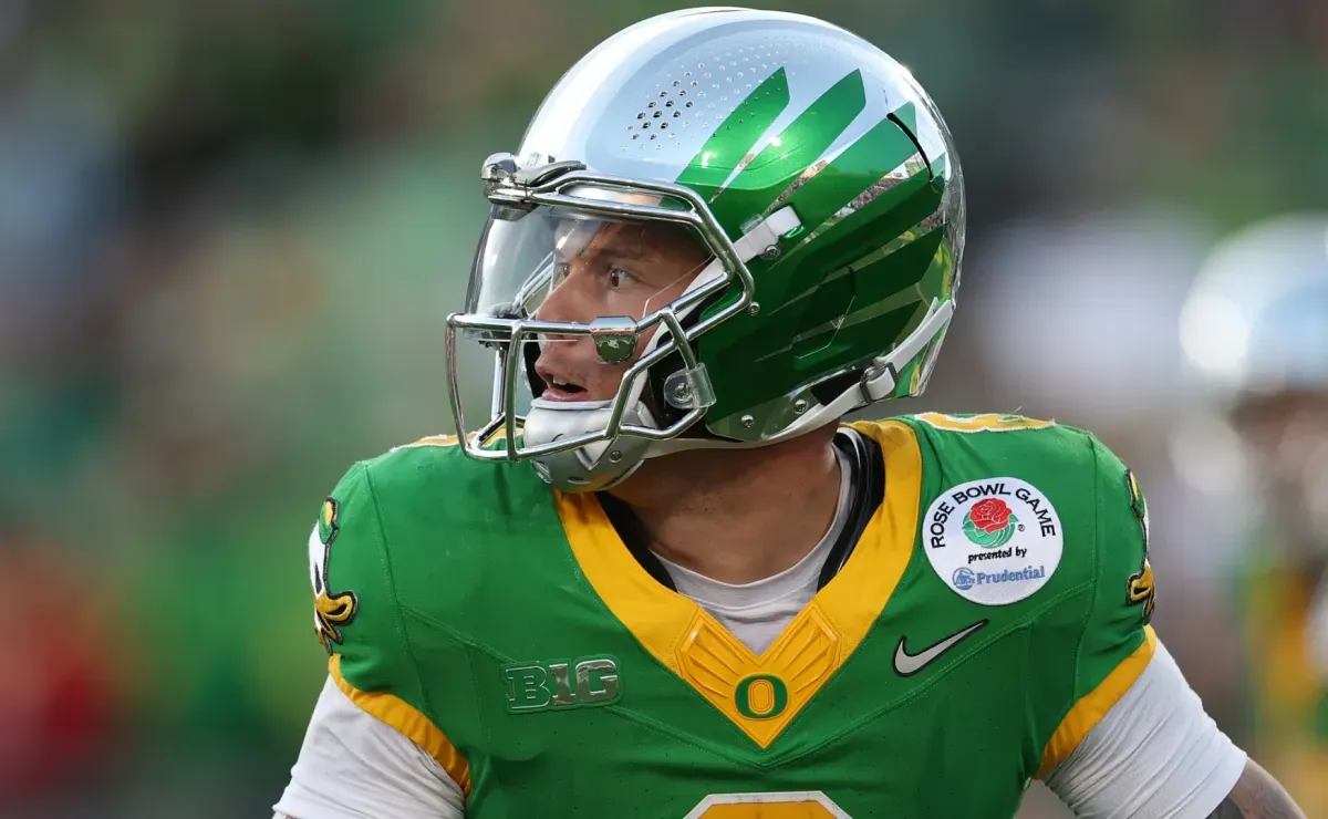 Ducks HC Dan Lanning makes something clear after Dillon Gabriel named ...