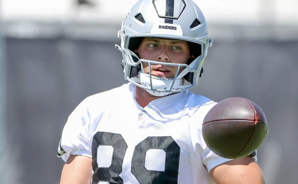 Is Brock Bowers playing today for Raiders vs Colts in Week 5 of 2025 ...