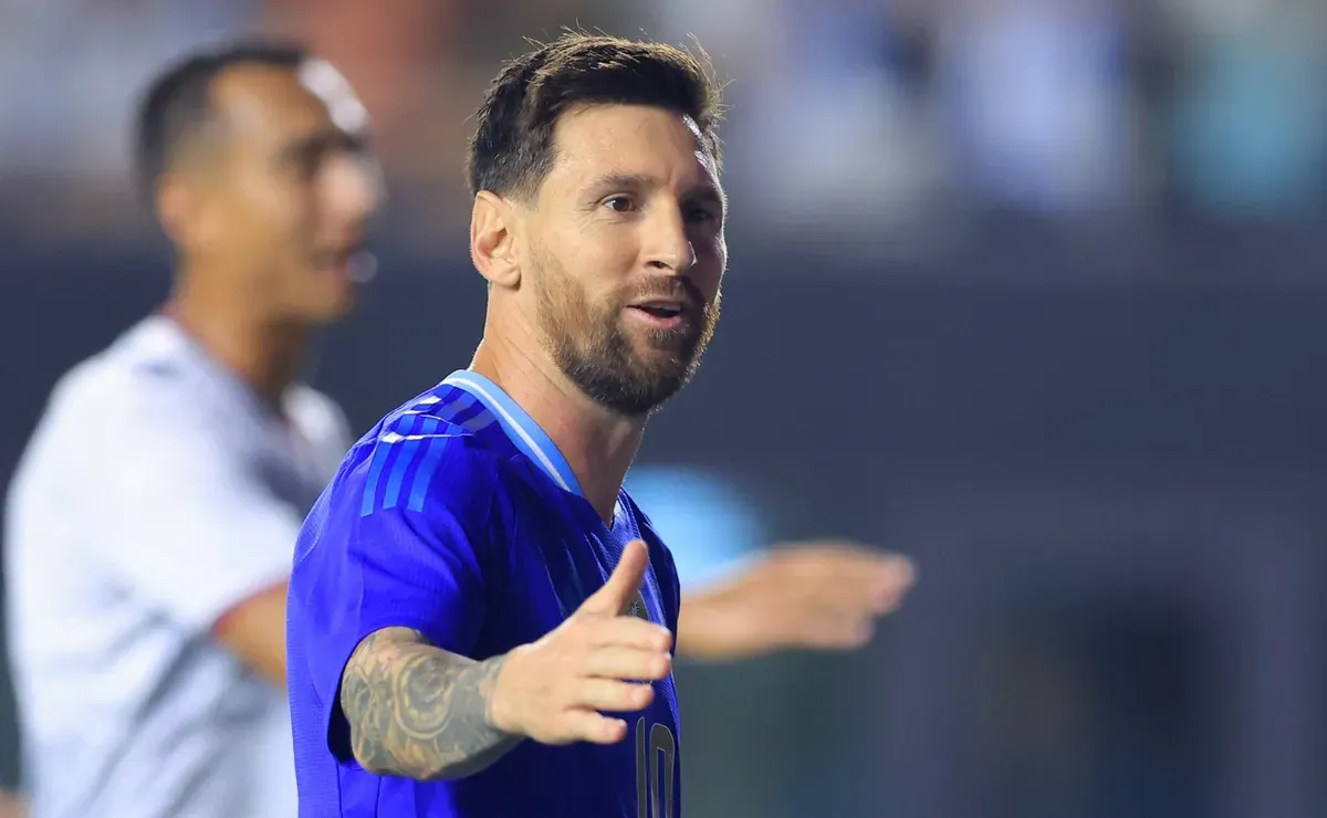 Lionel Messi makes history by breaking international record held by ...