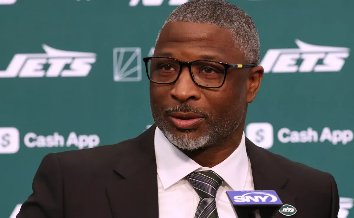 Aaron Glenn leaves Justin Fields' future as Jets QB1 up in the air ...