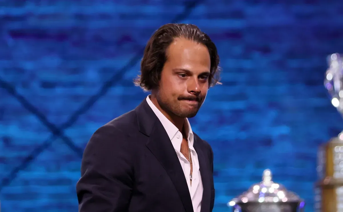 NHL News: Craig Berube throws Auston Matthews, linemates under the bus ...