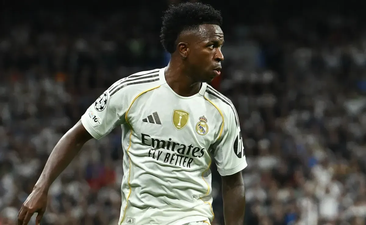 Video: Vinicius Jr leaves Real Madrid vs Barcelona visibly angry after ...