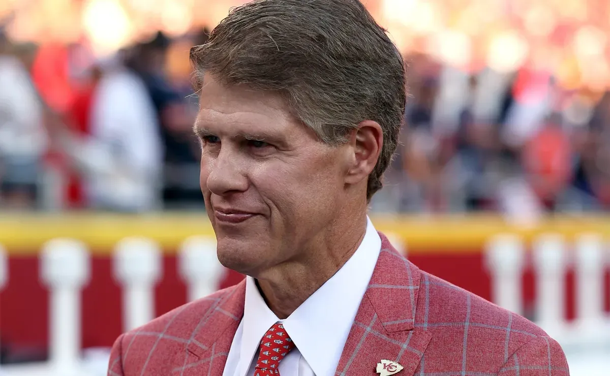 Clark Hunt makes waves with major admission about Chiefs leaving ...