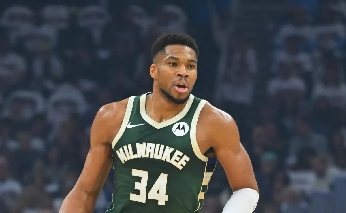 Is Giannis Antetokounmpo playing for the Bucks vs Warriors tonight, Oct ...