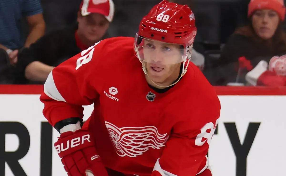NHL News: Red Wings' Todd McLellan shares key update on star Patrick ...