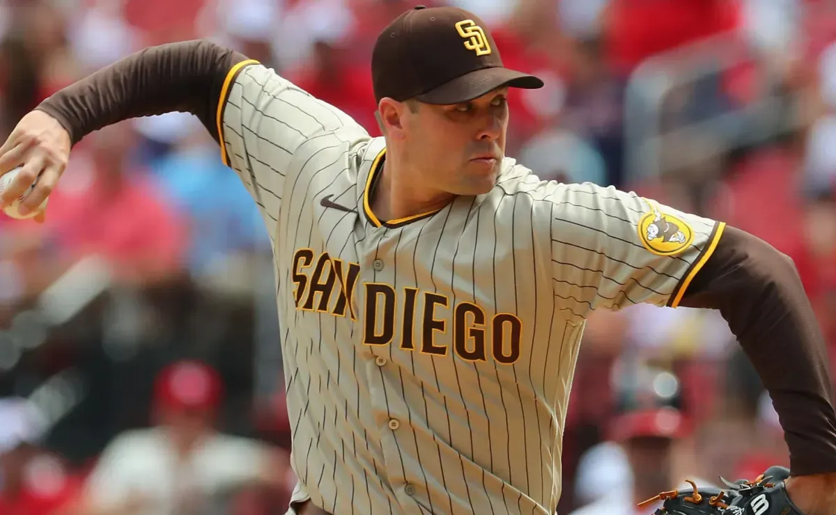 Padres make surprising choice, name former reliever as 2026 manager ...