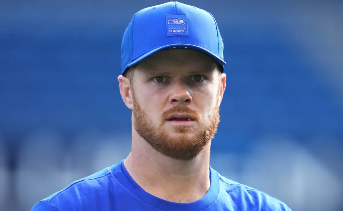 Ernest Jones sends strong message about Sam Darnold’s four ...