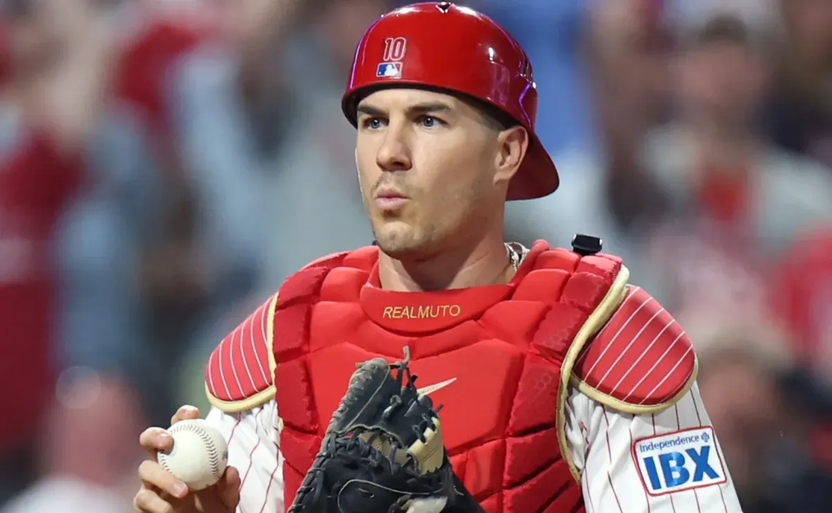 Phillies must make key decision regarding JT Realmuto's contract ...