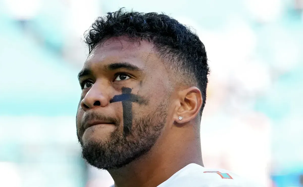 Mike McDaniel sends strong message on Quinn Ewers' job replacing Tua ...