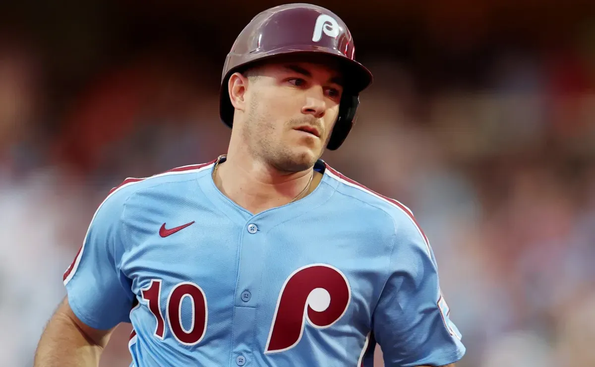 MLB Rumors: Phillies send clear warning to JT Realmuto about his future ...